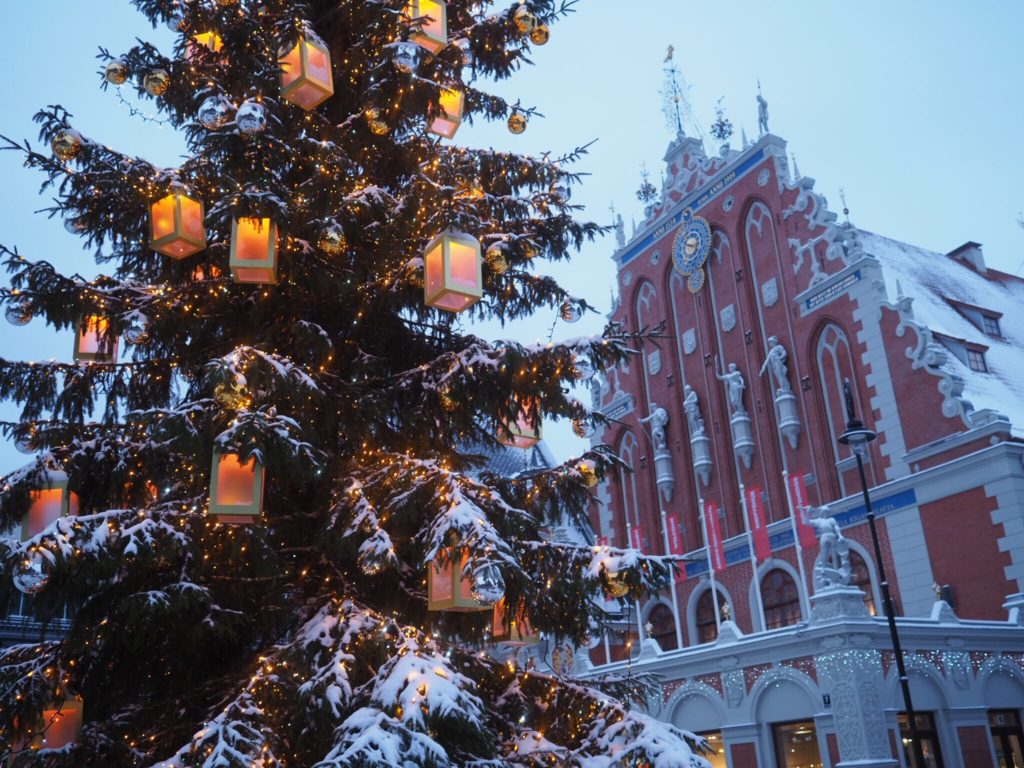 世界で初めてクリスマスツリーを立てたラトビア・リガのクリスマスマーケットへ行ってきた - ミズイロノタビ